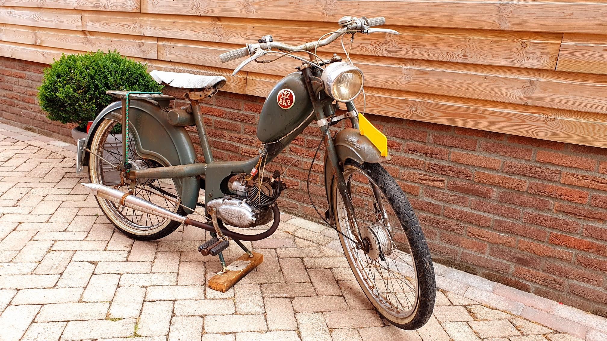 Moped - Ut-Handelshuijs